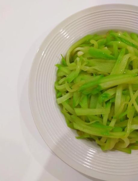 清炒佛手瓜怎么做_清炒佛手瓜要不要焯水-第1张图片-山城妙识