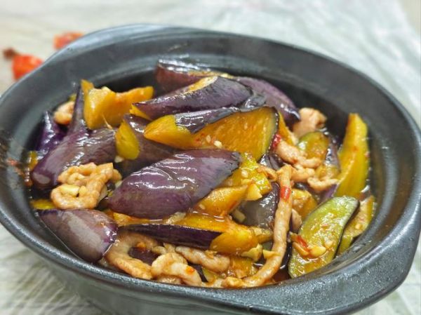 鲶鱼炖茄子最正宗的做法_鲶鱼茄子怎么炖才香-第3张图片-山城妙识