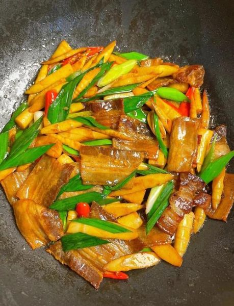 竹笋炒肉是打哪的意思_网络用语出处解析-第1张图片-山城妙识