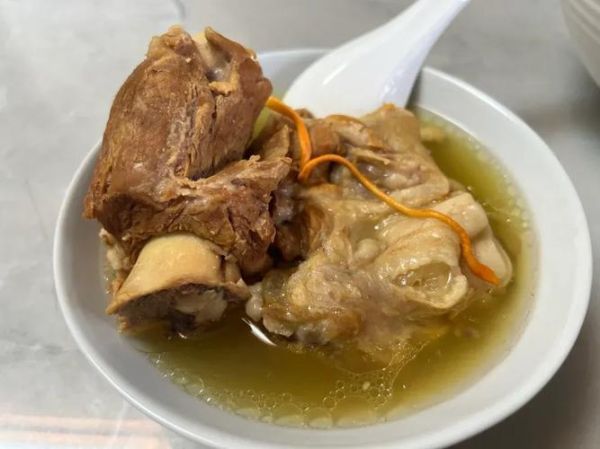 大骨汤怎么熬才白_大骨汤的做法大全-第2张图片-山城妙识