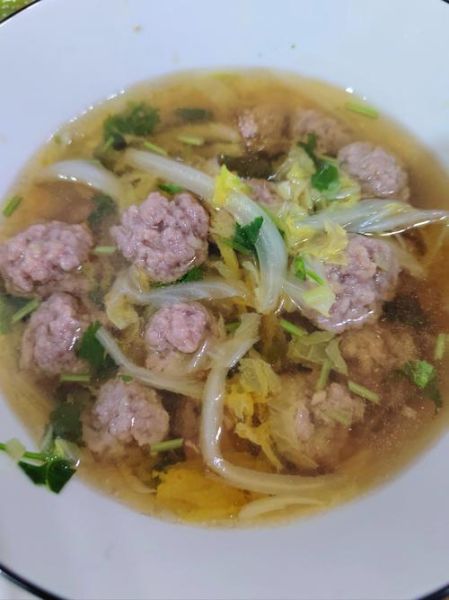 猪肉丸子馅怎么调才弹牙_猪肉丸子馅的最佳配方-第2张图片-山城妙识