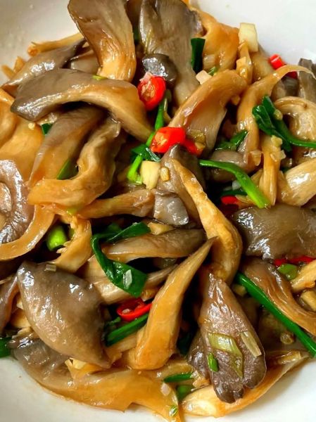 素炒平菇的家常做法_平菇怎么炒才好吃-第1张图片-山城妙识