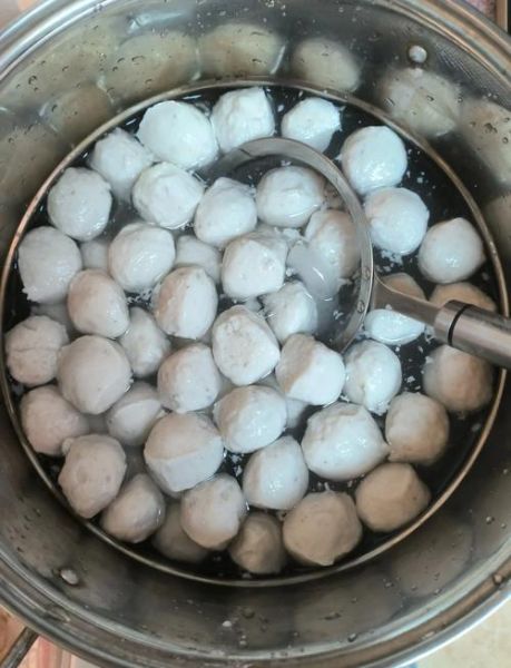 怎样做鱼丸子好吃_鱼丸Q弹不腥的秘诀-第1张图片-山城妙识 怎样做鱼丸子好吃_鱼丸Q弹不腥的秘诀-第1张图片-山城妙识