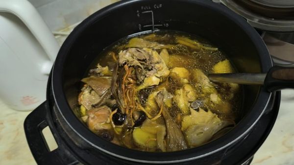 高压锅炖鸡要多久才熟_高压锅炖鸡的正确方法-第2张图片-山城妙识 高压锅炖鸡要多久才熟_高压锅炖鸡的正确方法-第2张图片-山城妙识