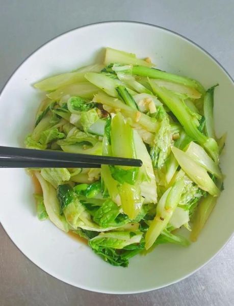 素炒白菜怎么做好吃窍门_炒白菜不出水的秘诀-第1张图片-山城妙识