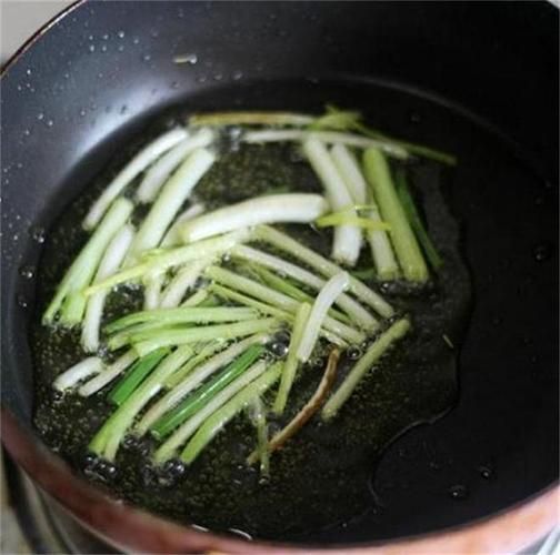 正宗葱油怎么熬_葱油熬制方法窍门-第2张图片-山城妙识