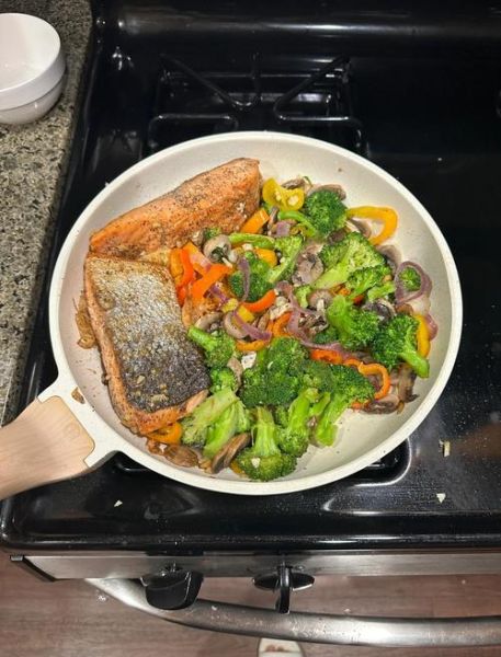 三文鱼汤怎么做好吃_三文鱼汤的做法大全家常-第1张图片-山城妙识