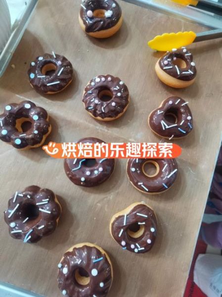 烤箱做甜甜圈需要多少温度_甜甜圈的做法烤箱版详细步骤-第2张图片-山城妙识