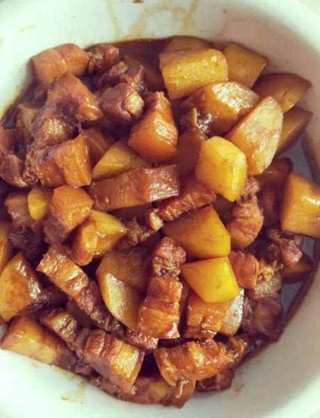 土豆红烧肉怎么做_家常简单做法-第1张图片-山城妙识