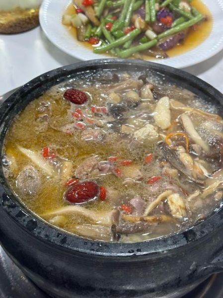 松茸炖鸡的做法_松茸炖鸡怎么炖才鲜-第2张图片-山城妙识