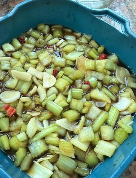 腌制芹菜的做法大全_芹菜怎么腌才脆-第1张图片-山城妙识