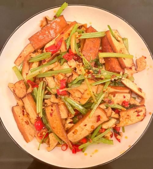 芹菜炒香干怎么做_芹菜炒香干热量高吗-第1张图片-山城妙识 芹菜炒香干怎么做_芹菜炒香干热量高吗-第1张图片-山城妙识