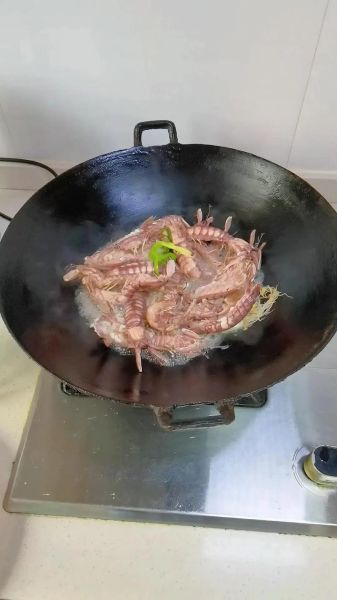 皮皮虾怎么洗简单又干净_清洗皮皮虾最快速的方法-第3张图片-山城妙识