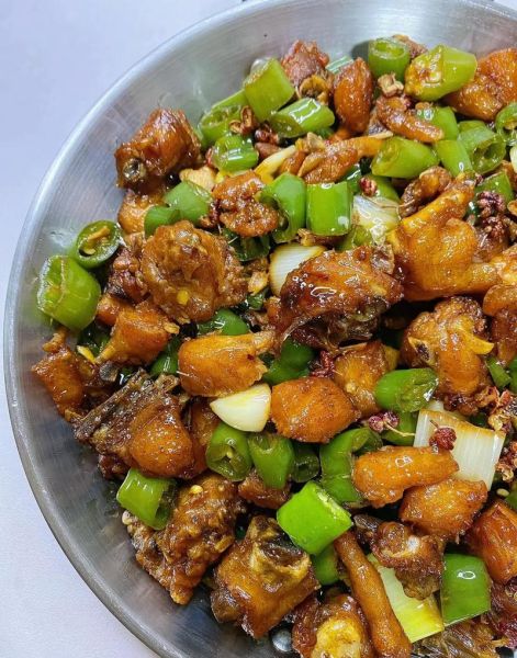 尖椒鸡怎么炒好吃又嫩_尖椒鸡嫩滑秘诀-第1张图片-山城妙识