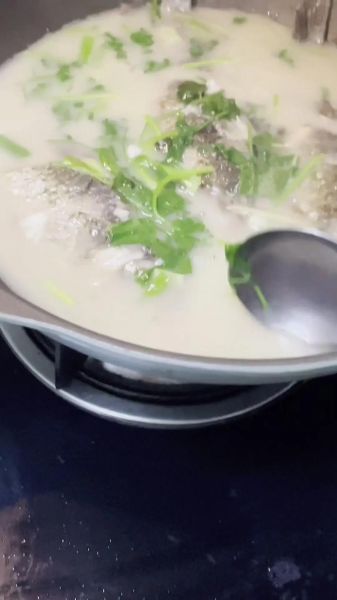 鲫鱼汤怎么做最好吃_鲫鱼汤去腥增鲜技巧-第2张图片-山城妙识 鲫鱼汤怎么做最好吃_鲫鱼汤去腥增鲜技巧-第2张图片-山城妙识