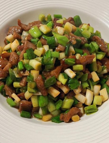 蒜苗炒猪肉怎么炒好吃_蒜苗炒猪肉用哪个部位肉-第2张图片-山城妙识 蒜苗炒猪肉怎么炒好吃_蒜苗炒猪肉用哪个部位肉-第2张图片-山城妙识