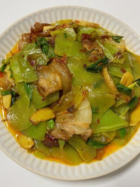 烧莴笋块的家常做法_莴笋怎么炒才脆嫩-第2张图片-山城妙识