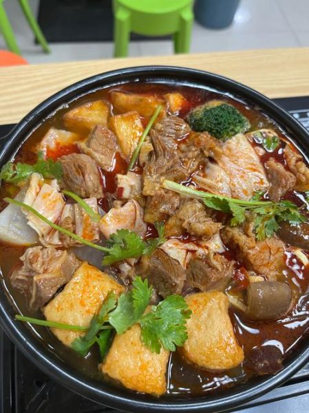 什么菜最适合炖牛肉_炖牛肉放什么蔬菜最香-第1张图片-山城妙识