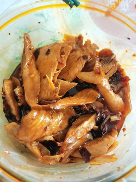 凉拌麻辣鸡怎么做_凉拌麻辣鸡需要焯水吗-第3张图片-山城妙识