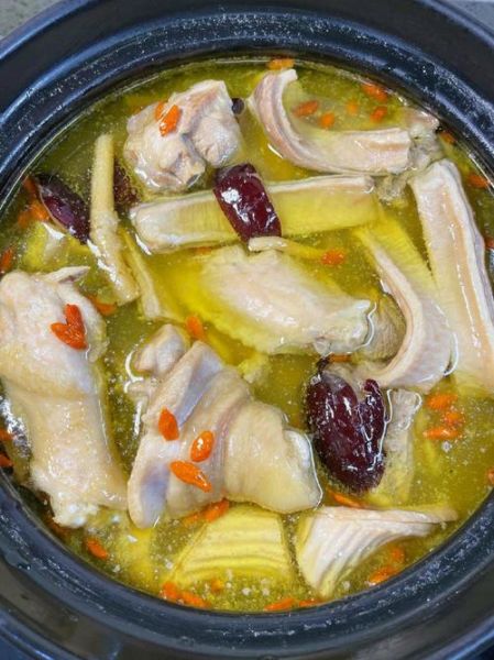 猪肚煲鸡汤的功效与作用_孕妇能吃吗-第1张图片-山城妙识