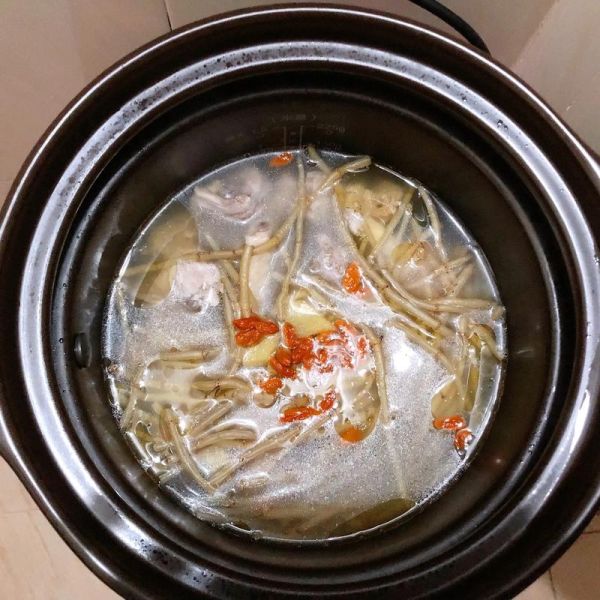 广东鱼腥草煲汤的做法_鱼腥草煲汤有什么功效-第3张图片-山城妙识