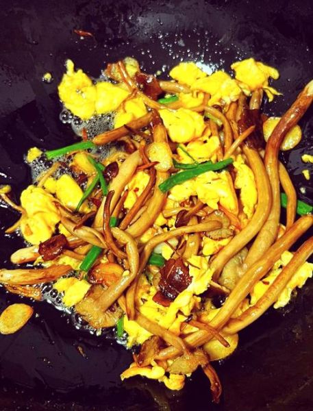 茶树菇怎么炒好吃_茶树菇要焯水吗-第1张图片-山城妙识