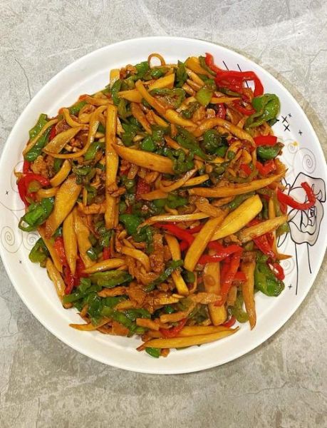 杏鲍菇炒肉怎么炒才嫩_杏鲍菇炒肉的家常做法-第1张图片-山城妙识