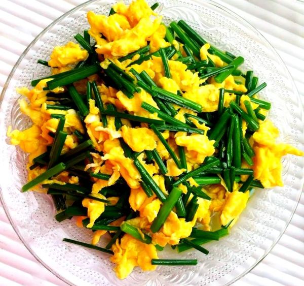韭苔炒鸡蛋怎么做_韭苔炒鸡蛋的营养价值-第3张图片-山城妙识