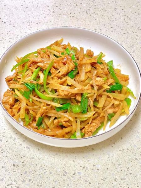 土豆炒瘦肉怎么炒好吃_土豆炒瘦肉的家常做法-第1张图片-山城妙识