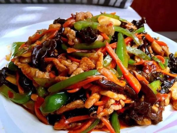 尖椒木耳炒肉丝怎么做_尖椒木耳炒肉丝热量高吗-第1张图片-山城妙识 尖椒木耳炒肉丝怎么做_尖椒木耳炒肉丝热量高吗-第1张图片-山城妙识