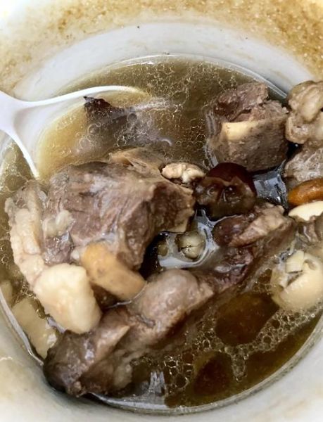 当归炖羊肉汤的做法_当归羊肉汤怎么炖不膻-第1张图片-山城妙识