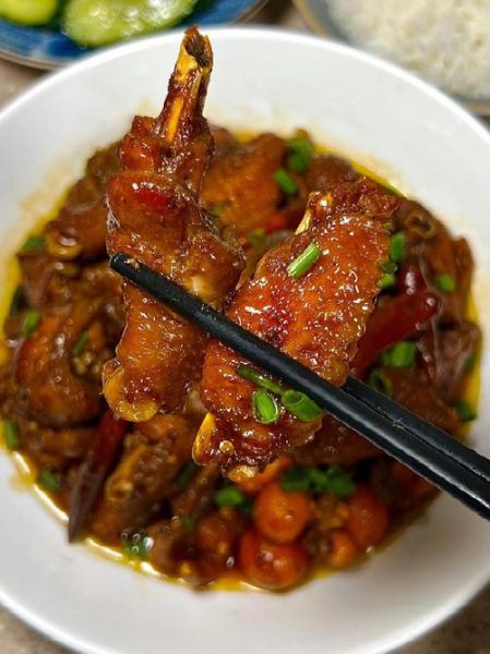 家常炖鸡块怎么做好吃_炖鸡块用什么调料最香-第1张图片-山城妙识 家常炖鸡块怎么做好吃_炖鸡块用什么调料最香-第1张图片-山城妙识