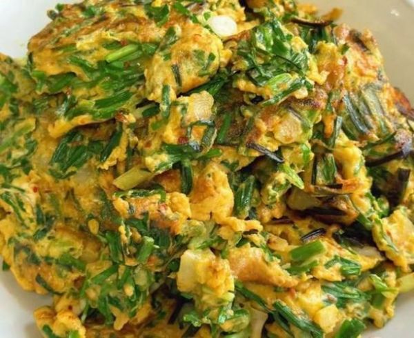 蒜苗炒鸡蛋怎么做_蒜苗炒鸡蛋需要焯水吗-第2张图片-山城妙识