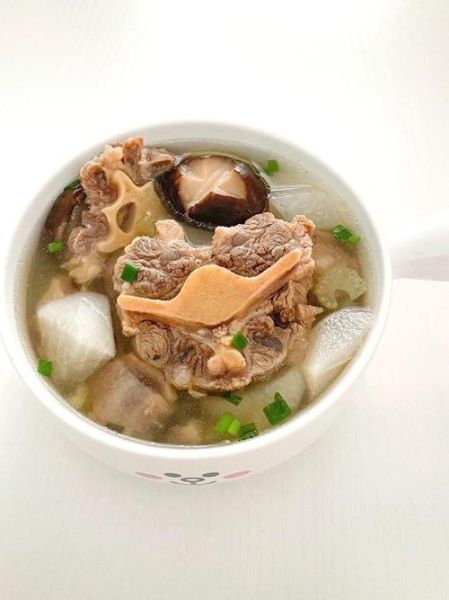 化疗期间天天喝牛尾汤好吗_牛尾汤营养利弊-第3张图片-山城妙识