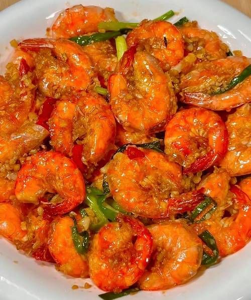 爆炒蒜蓉基围虾怎么做_蒜蓉基围虾家常做法-第3张图片-山城妙识