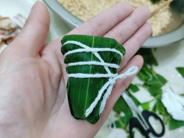 长方形粽子怎么包_长方形粽子包法图解-第2张图片-山城妙识 长方形粽子怎么包_长方形粽子包法图解-第2张图片-山城妙识