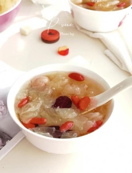 银耳红枣桂圆汤的功效与作用_怎么做才粘稠-第2张图片-山城妙识