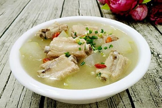 冬瓜红萝卜排骨汤的做法_冬瓜红萝卜排骨汤的功效-第3张图片-山城妙识