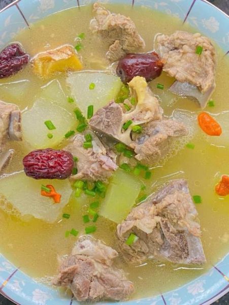 清炖排骨冬瓜怎么做_冬瓜排骨汤要不要焯水-第1张图片-山城妙识 清炖排骨冬瓜怎么做_冬瓜排骨汤要不要焯水-第1张图片-山城妙识