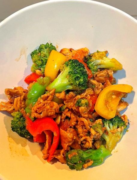 西兰花炒肉丝怎么做_西兰花炒肉丝热量高吗-第1张图片-山城妙识