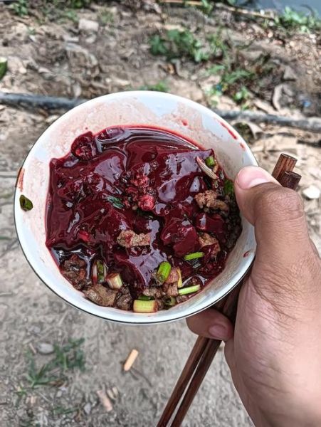 晚上吃猪血的危害_晚上吃猪血会胖吗-第1张图片-山城妙识