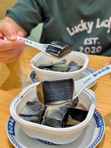 什么时候吃龟苓膏最好_龟苓膏空腹能吃吗-第3张图片-山城妙识 什么时候吃龟苓膏最好_龟苓膏空腹能吃吗-第3张图片-山城妙识