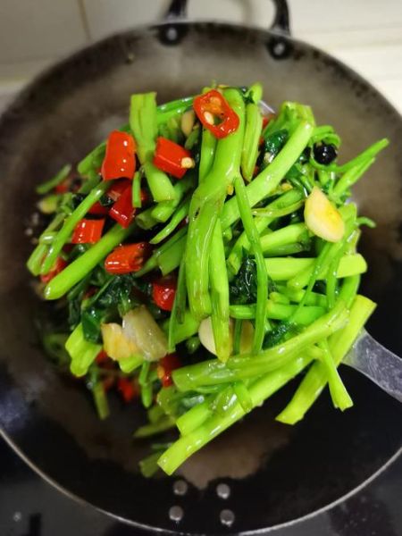 空心菜怎么炒才不会黑_空心菜炒不变黑的技巧-第3张图片-山城妙识