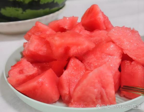 中暑吃什么水果_中暑后吃什么水果好-第1张图片-山城妙识
