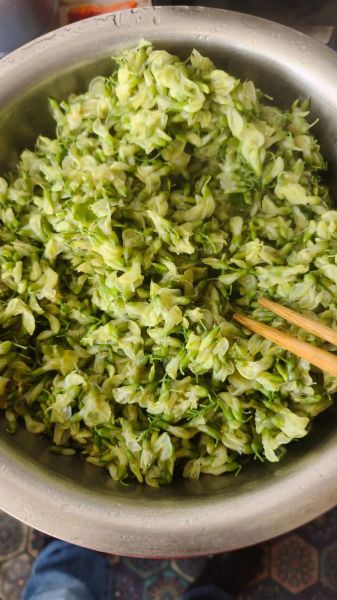 干槐花饺子怎么做_干槐花饺子馅怎么调-第3张图片-山城妙识