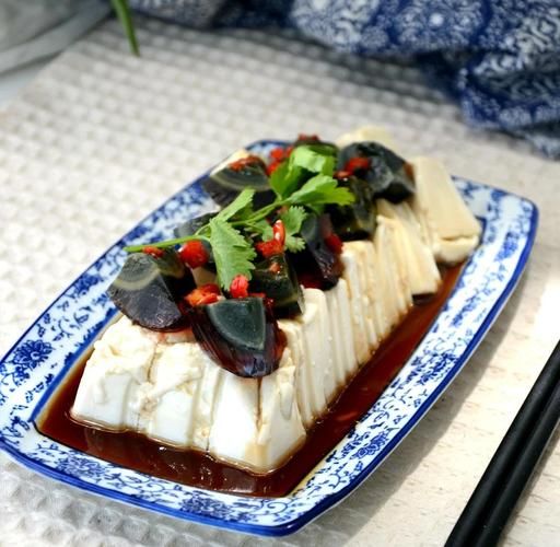 豆腐松花蛋怎么做好吃_松花蛋拌豆腐要不要焯水-第1张图片-山城妙识