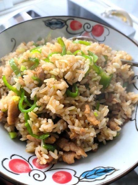 香辣肉丝炒饭怎么做_香辣肉丝炒饭家常做法-第2张图片-山城妙识