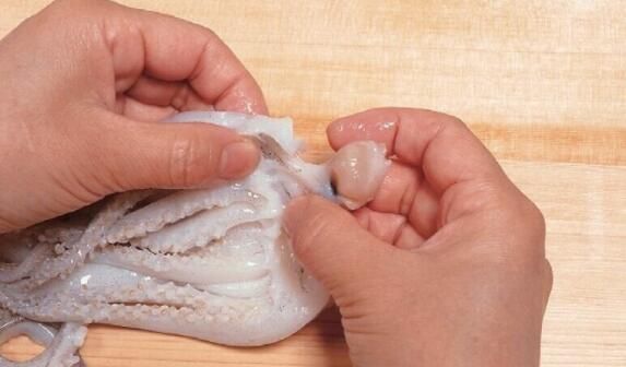 乌贼怎么处理干净_乌贼清洗内脏图解-第2张图片-山城妙识 乌贼怎么处理干净_乌贼清洗内脏图解-第2张图片-山城妙识
