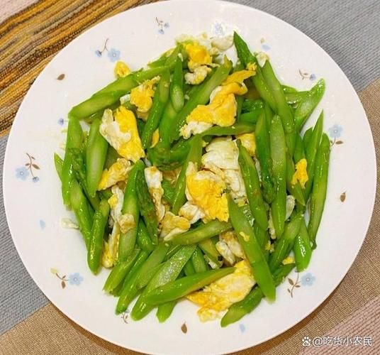 芦笋炒鸡蛋怎么炒才嫩_芦笋炒鸡蛋要不要焯水-第1张图片-山城妙识 芦笋炒鸡蛋怎么炒才嫩_芦笋炒鸡蛋要不要焯水-第1张图片-山城妙识