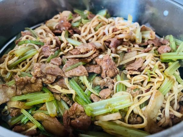 芹菜打卤面怎么做好吃_芹菜打卤面的做法窍门-第1张图片-山城妙识 芹菜打卤面怎么做好吃_芹菜打卤面的做法窍门-第1张图片-山城妙识